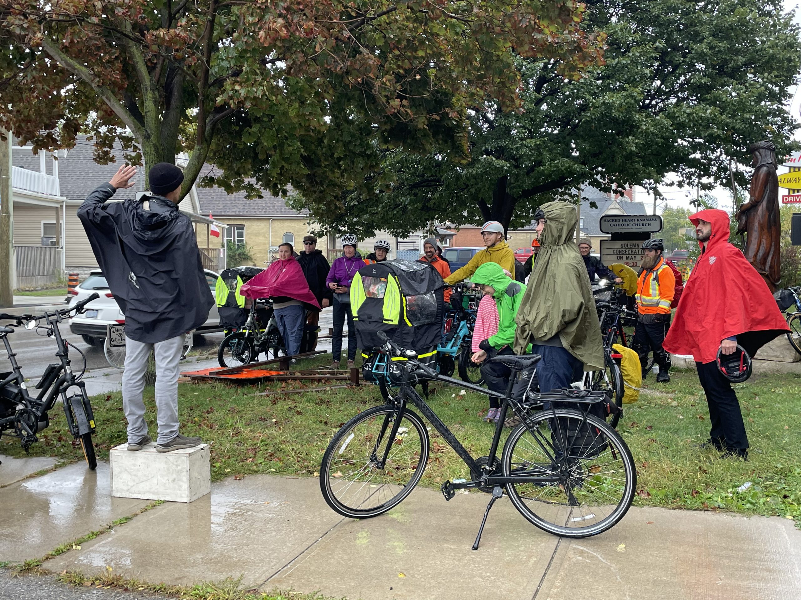 Aggressive Uber driver disturbs peaceful bike protest | 106.9 The X